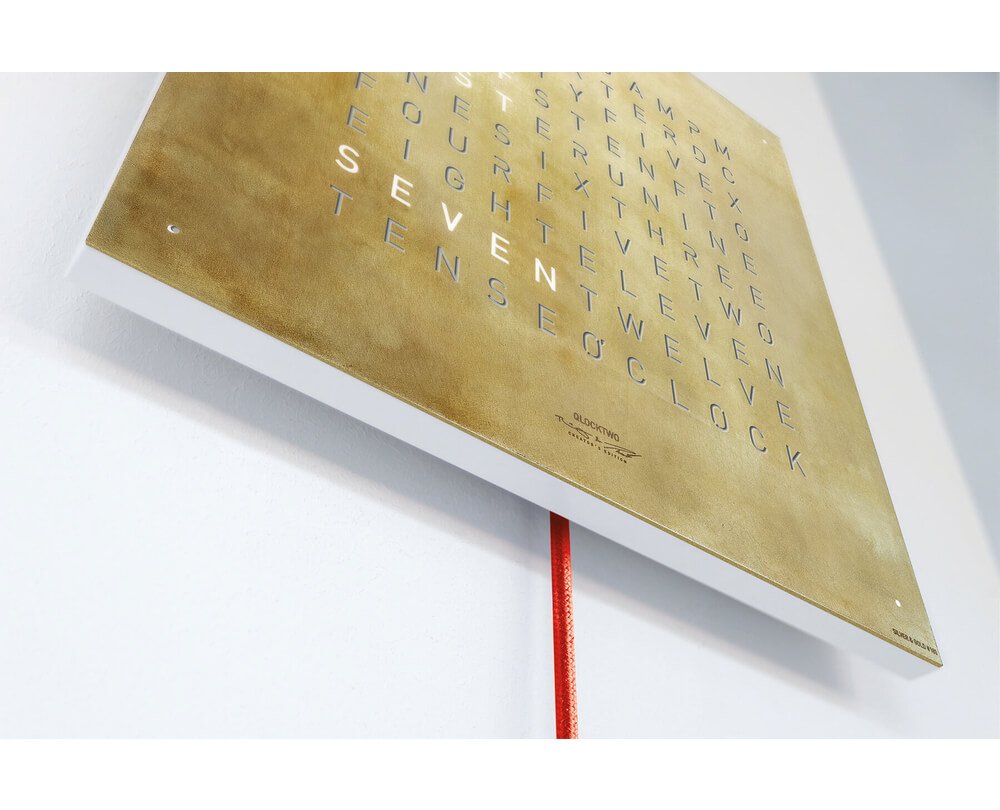 Qlocktwo Classic Creator's Edition klokken (45 cm) | Gerritsma Interieur